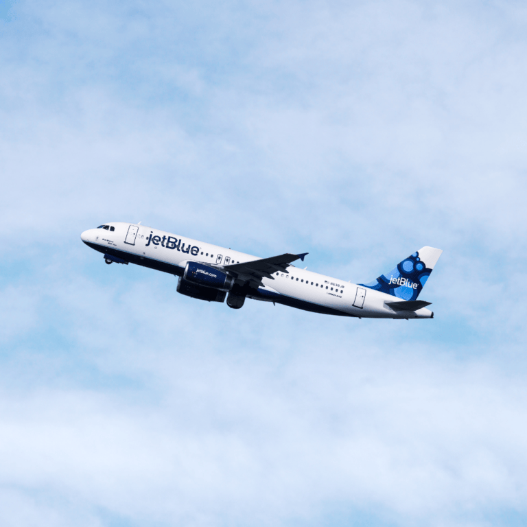 JetBlue Plans to Introduce Airport Lounges as It Expands Premium ...